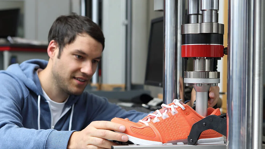 FOOTWEAR TESTING MACHINE